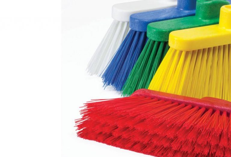 ESCOBA ANGULAR CON FIBRA SUAVE – Cepillos el Castor