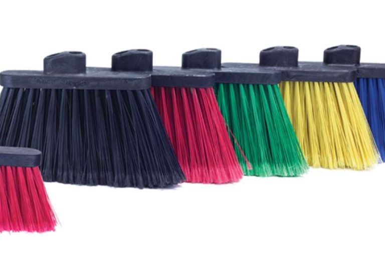 ESCOBA ANGULAR CON FIBRA DE PVC – Cepillos el Castor